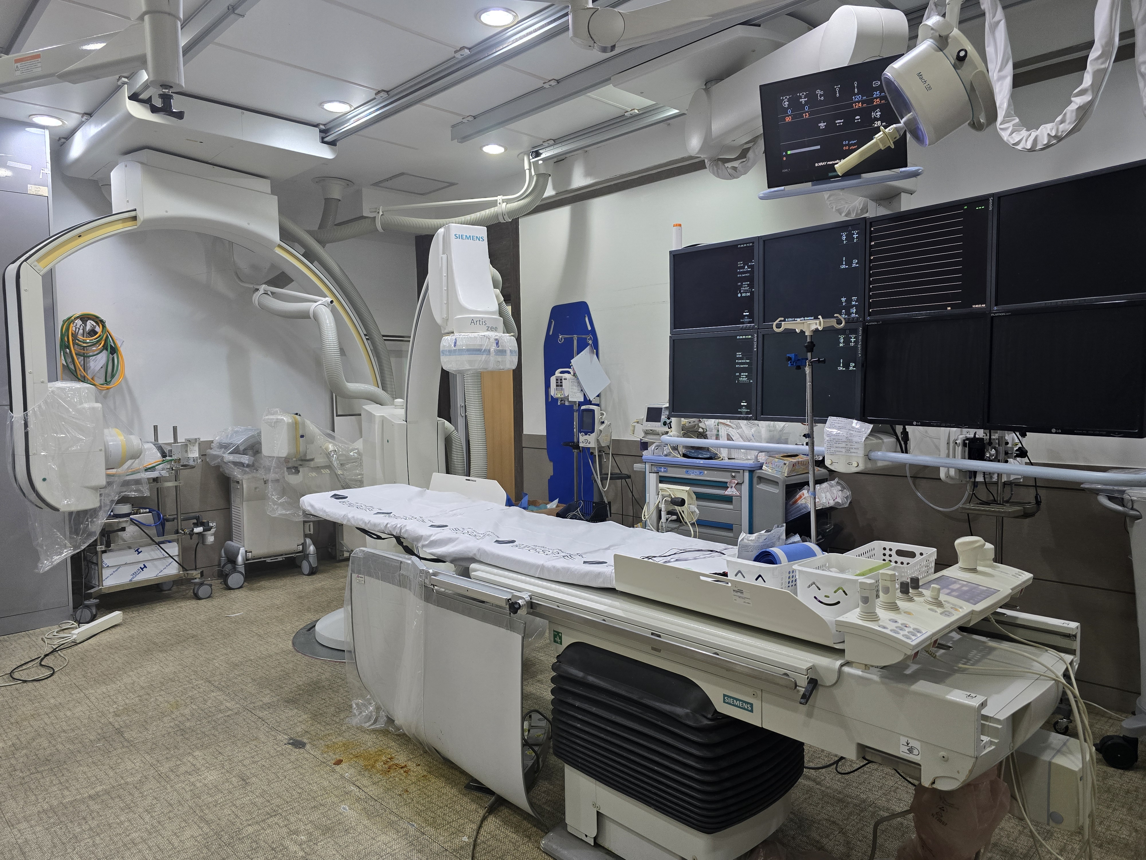 Siemens Artis Zee Biplane - EverX | Used Medical Imaging Equipment – CT ...
